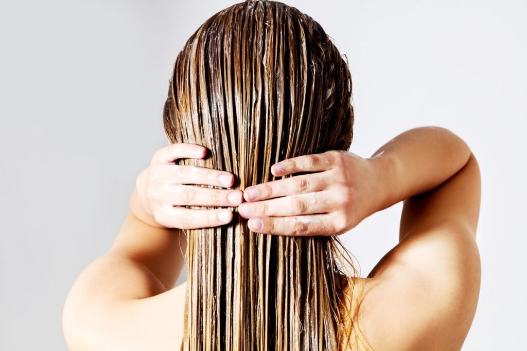 Graine de lin pour les cheveux : bienfaits et comment bien l'utiliser